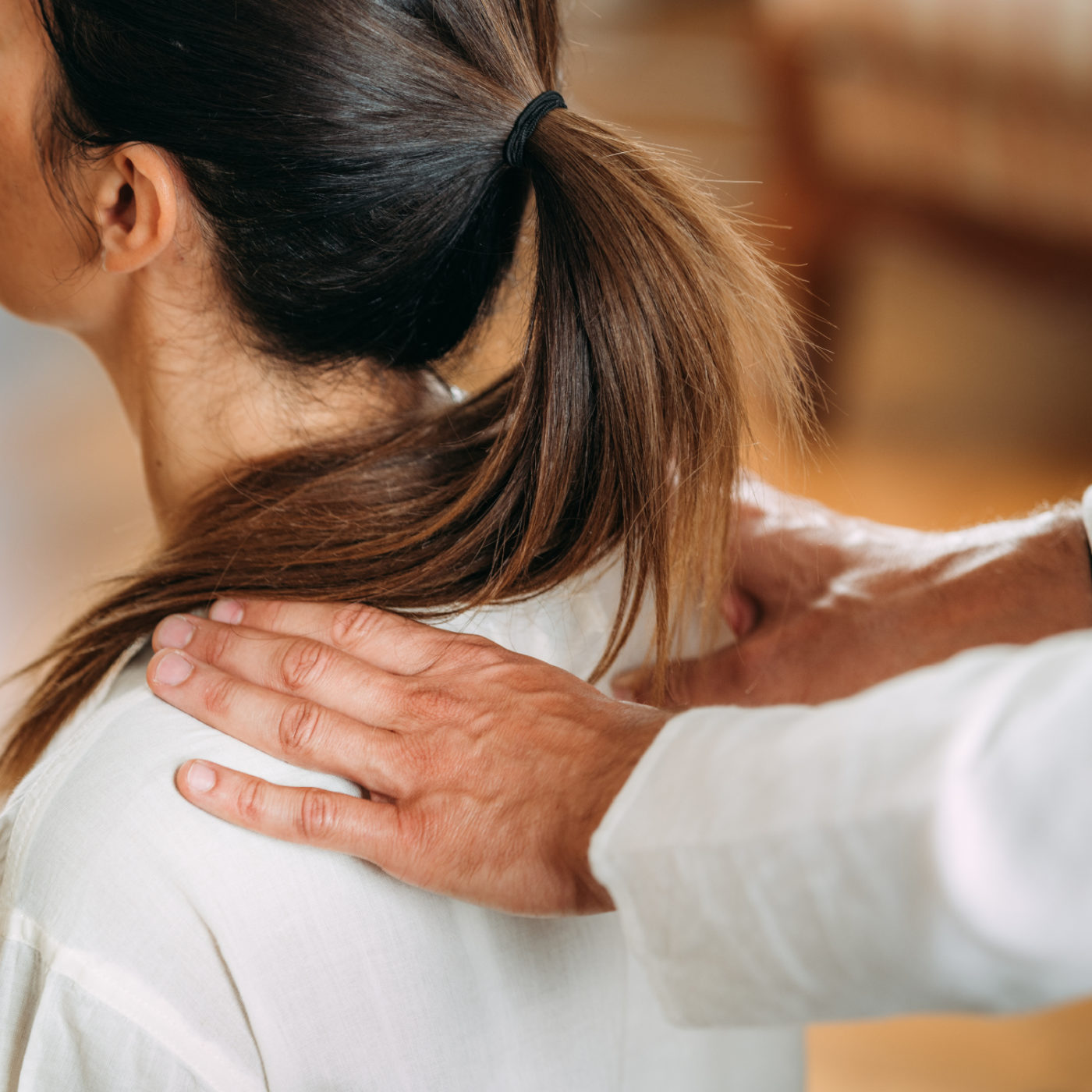 Shiatsu massage with relaxing and healing effect